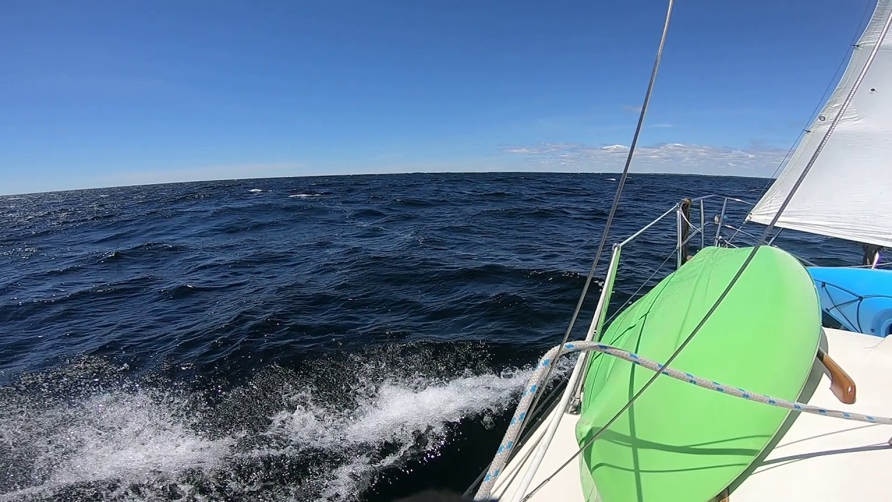 Sailing to weather Bayfield 25 - YouTube