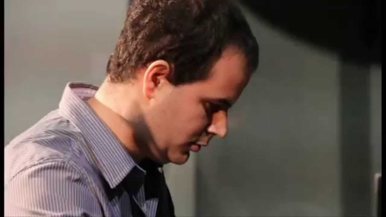 Sebastián Gangi - COMO AQUELLA PRINCESA (Tango - J. Mora / J.M ...