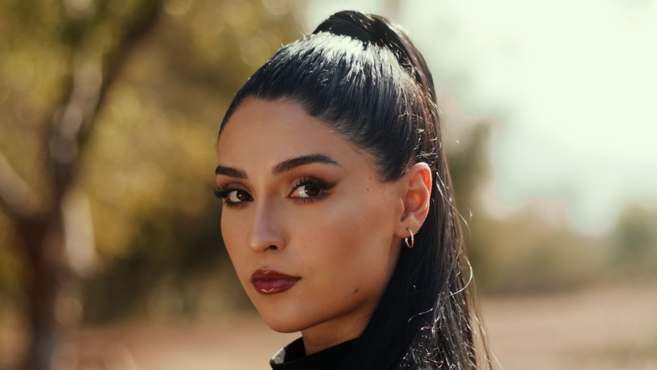 AL DÍA 🍁💔 - GIGI CARO (VIDEO OFICIAL) - YouTube