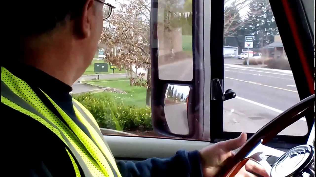 Driving A 18 Wheeler - YouTube