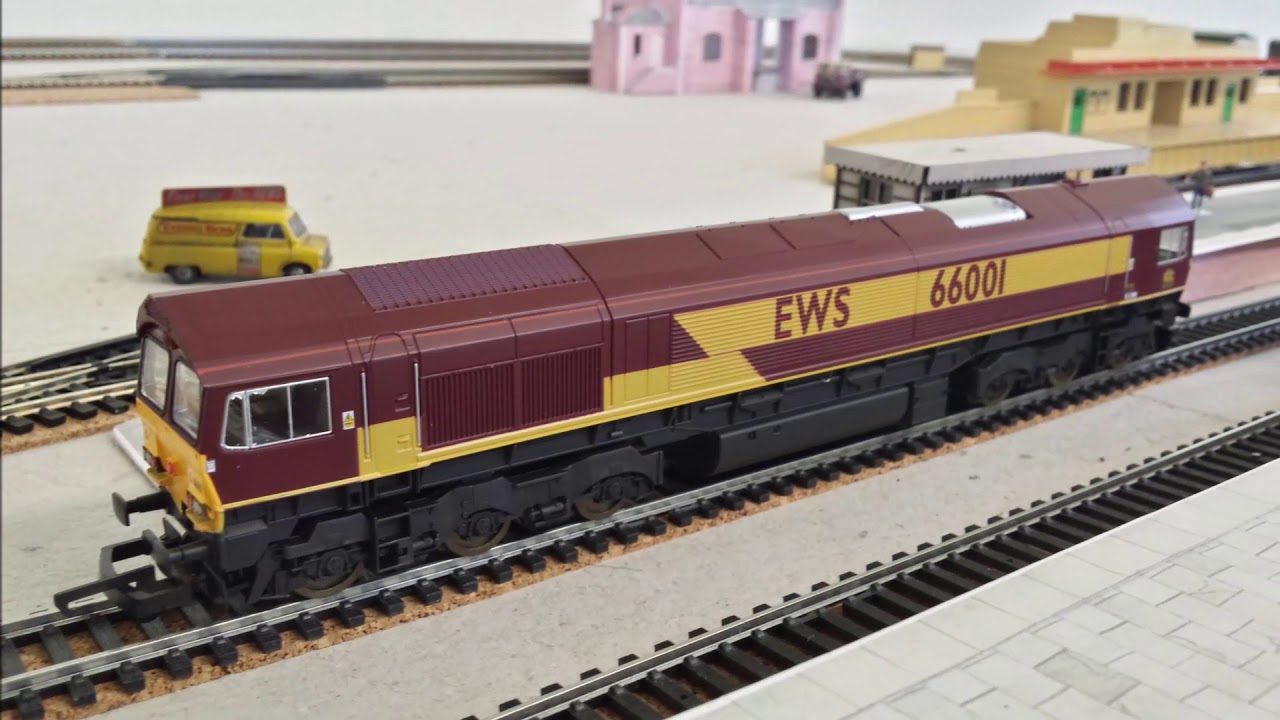 LIMA L204679 EWS Class 66 Locomotive No. 66001 L44818 - YouTube