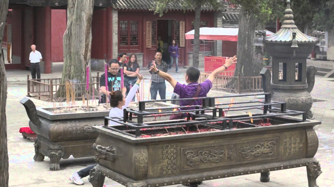 Fu Xi Temple - Daoist Worshippers from Taiwan - YouTube