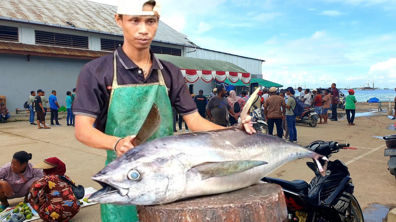 SKILLS🔥TUNA CUTTING‼️ Amazing... This young man's skill in cutting tuna ...