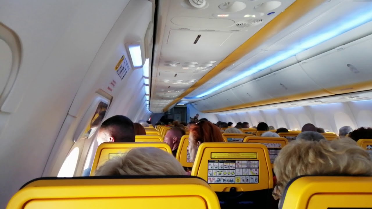 Start samolotu - lotnisko Poznań Ławica - YouTube