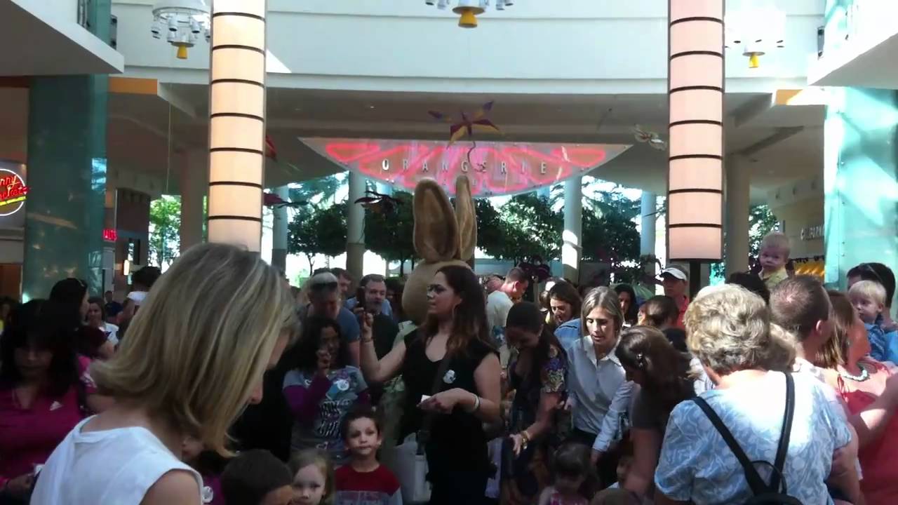 Easter Bunny At Millenia Mall Brunch Event in Orlando- Easter Bunny Arrival - YouTube