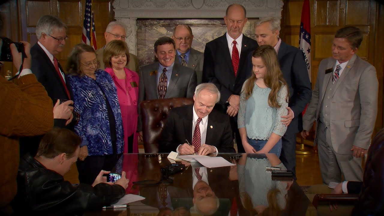 Governor Hutchinson Signs Computer Science Bill - YouTube