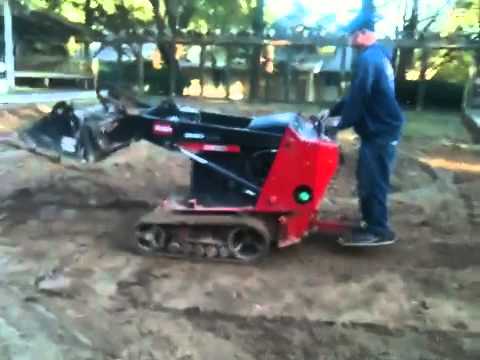 Toro Dingo TX 525 - grading with spilt bucket - YouTube
