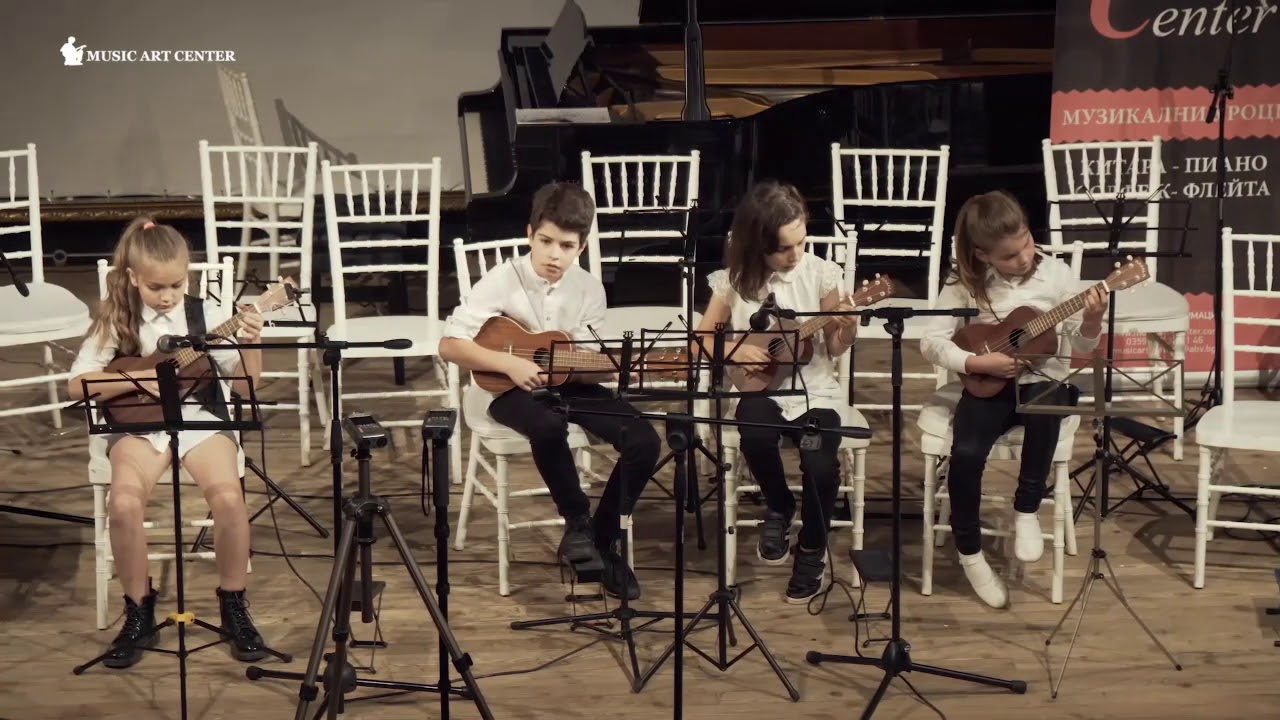 Укулеле ансамбъл в Мюзик Арт Център/ ukulele ensemble - YouTube