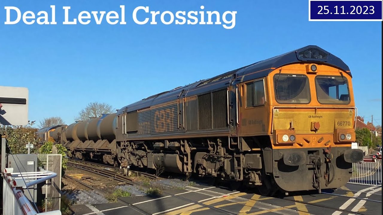 Deal Level Crossing - 25.11.2023 - YouTube