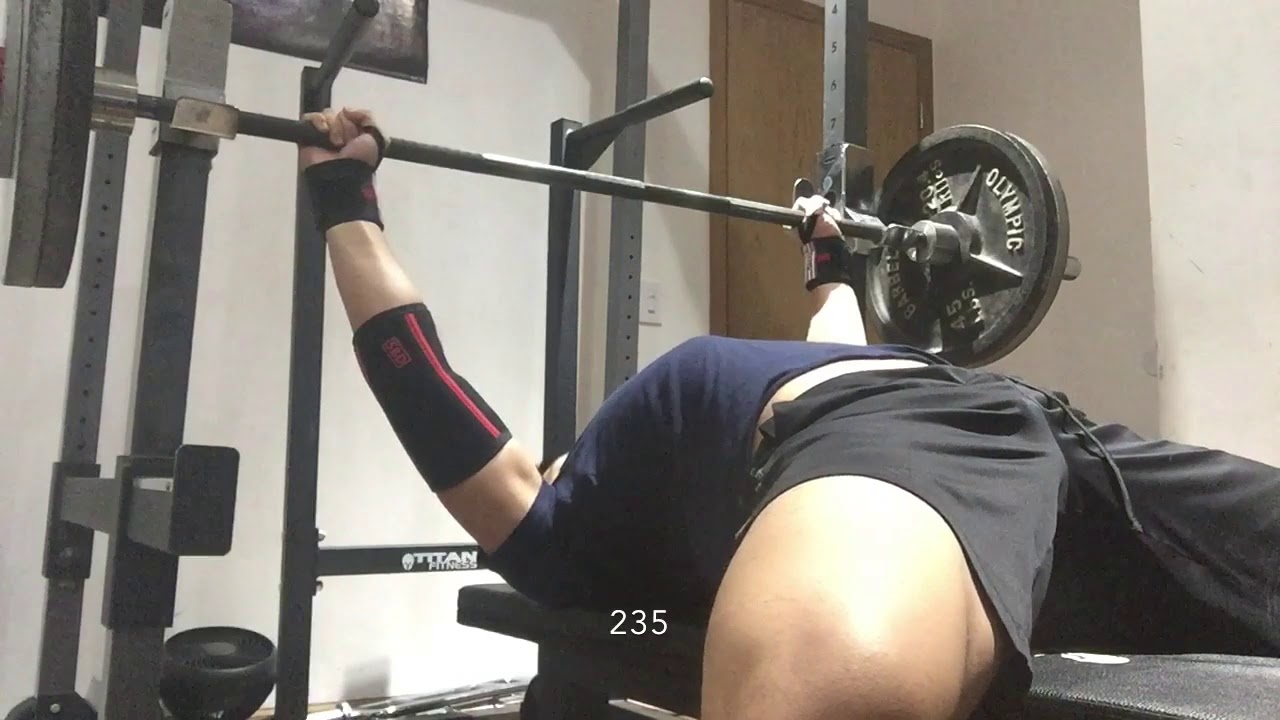 1 Year Bench Press Progression 225-315 Age 16-17 - YouTube