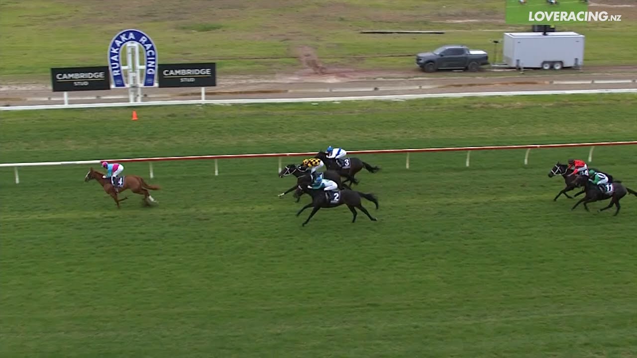 Whiskey 'N Roses takes out the Storage Bream Bay 2YO - YouTube
