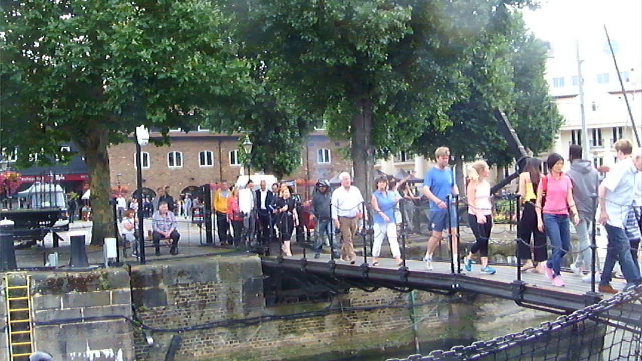 St Katharine Docks drawbridge - YouTube