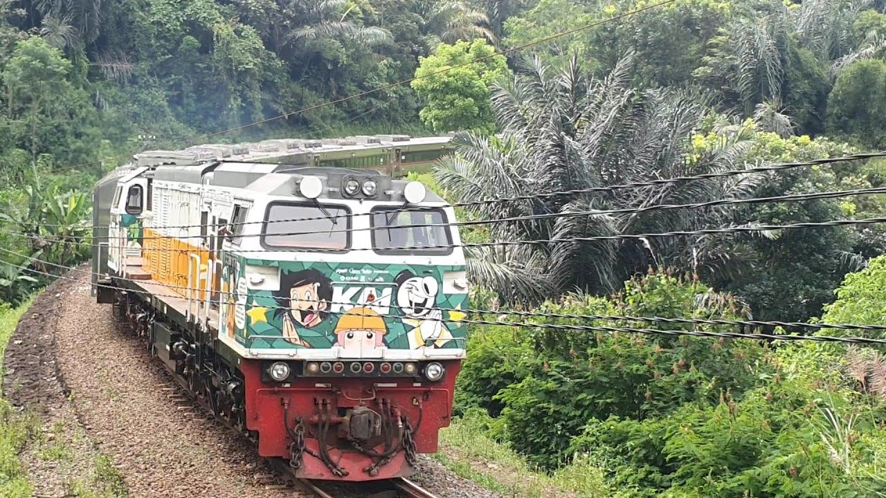 Meliuk Liuk Menurun Dan Menanjak Menembus Perbukitan Dan Medan Terjal ...