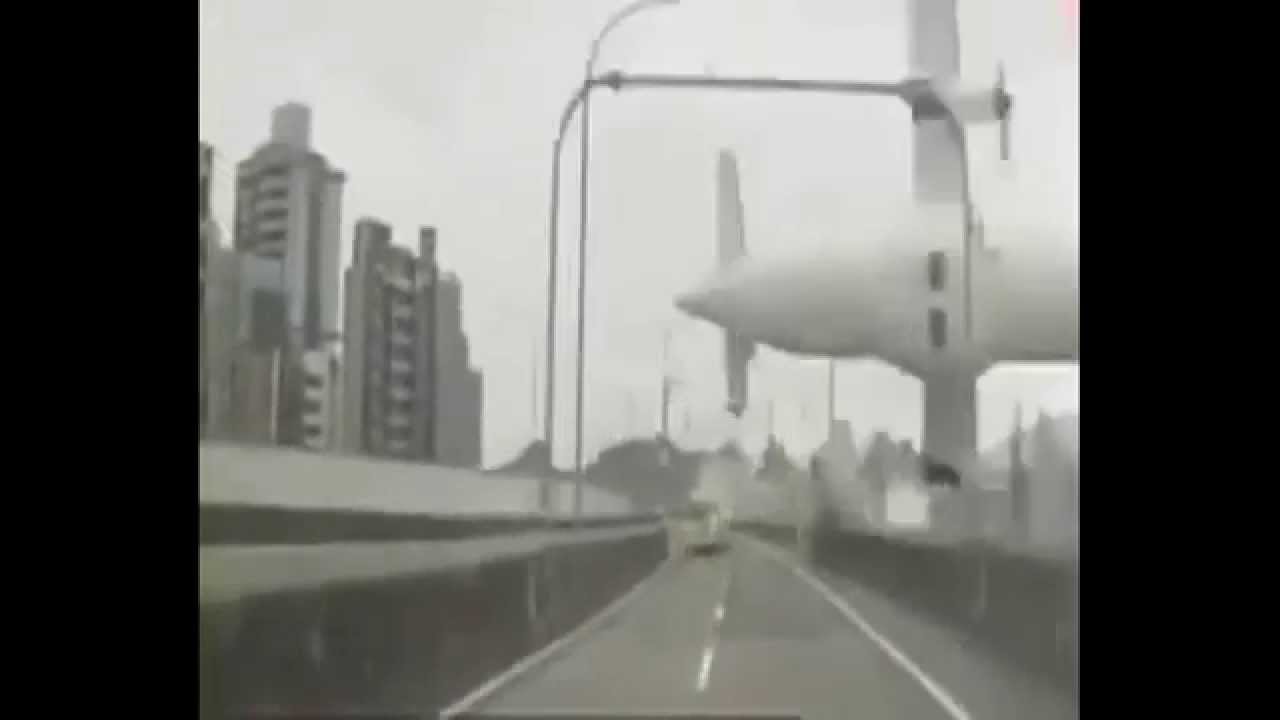 Taiwan Plane Transasia ATR 72 Turbo Prop Crash Caught on Camera - YouTube