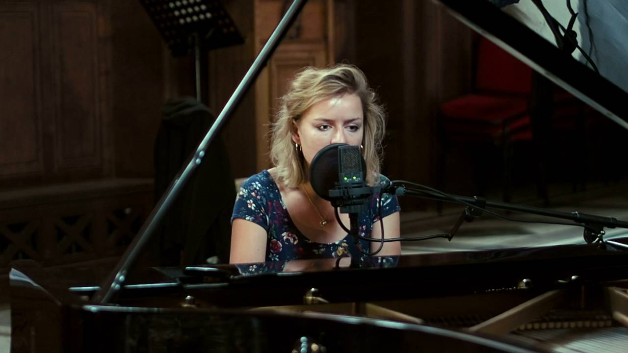 Cambridge Acoustic Sessions - Imogen Rae - In The Doldrums - YouTube