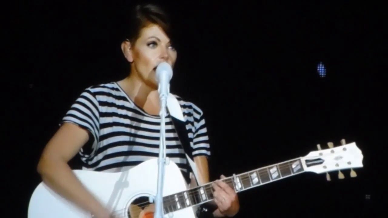 Dixie Chicks - Landslide - Live @ The 02 London 1st May 2016 - YouTube