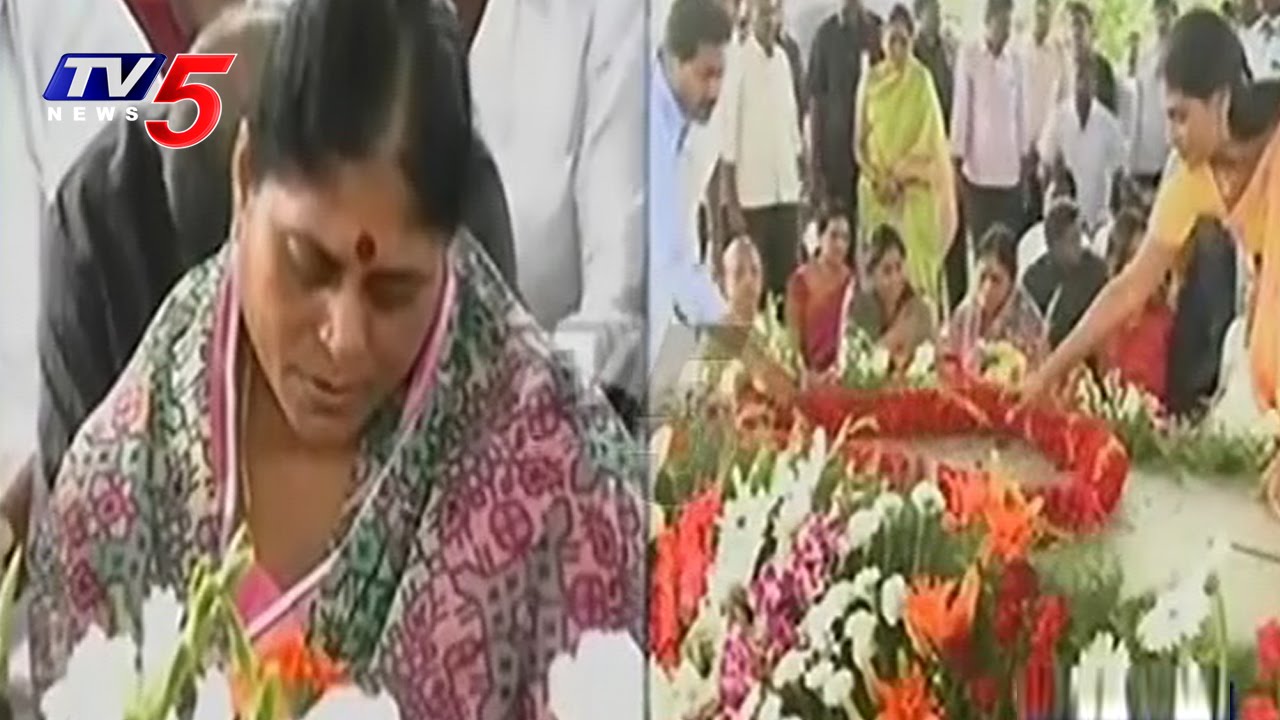 YSR Family Members Pay Tribute To YS.Rajasekhara Reddy | YSR Ghat : TV5 ...