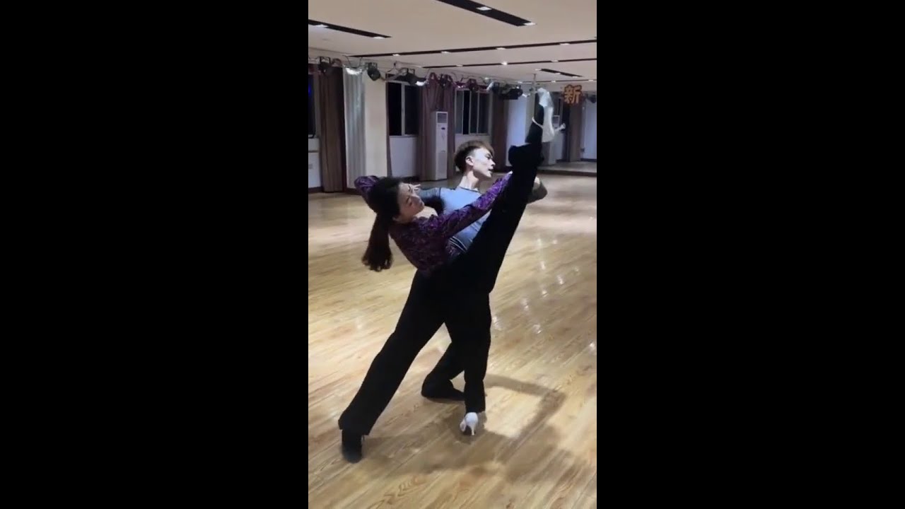王宇、周晨城 outside Swivel developpe kick 外側迴旋踢 - YouTube