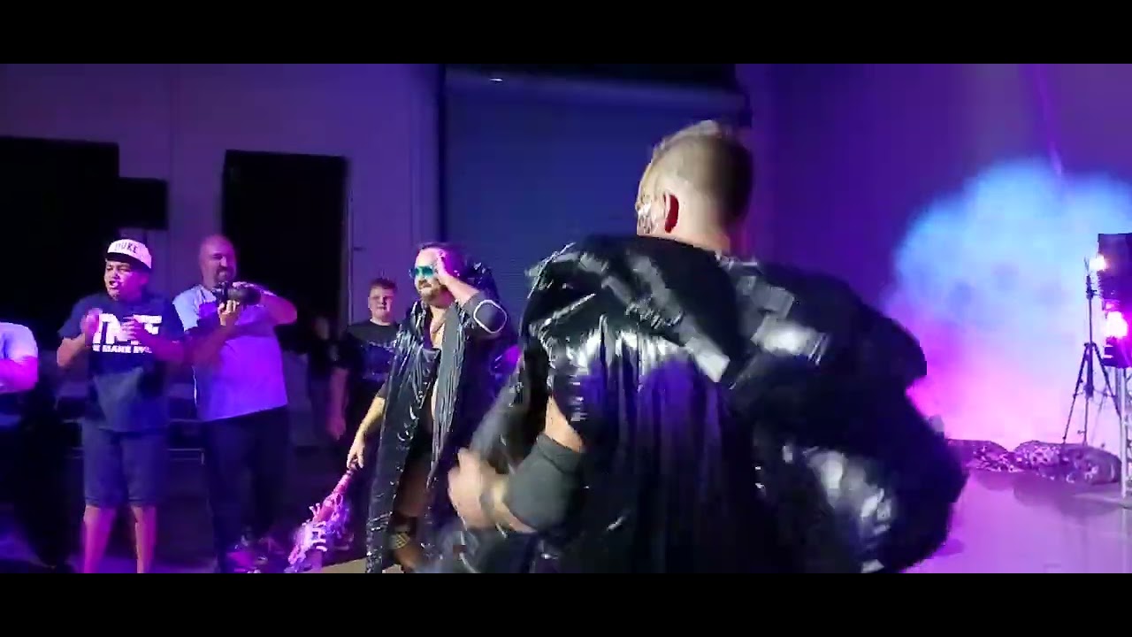 Entrance - The Runway (Calvin Couture & Tyler Klein) & Holidead at ...