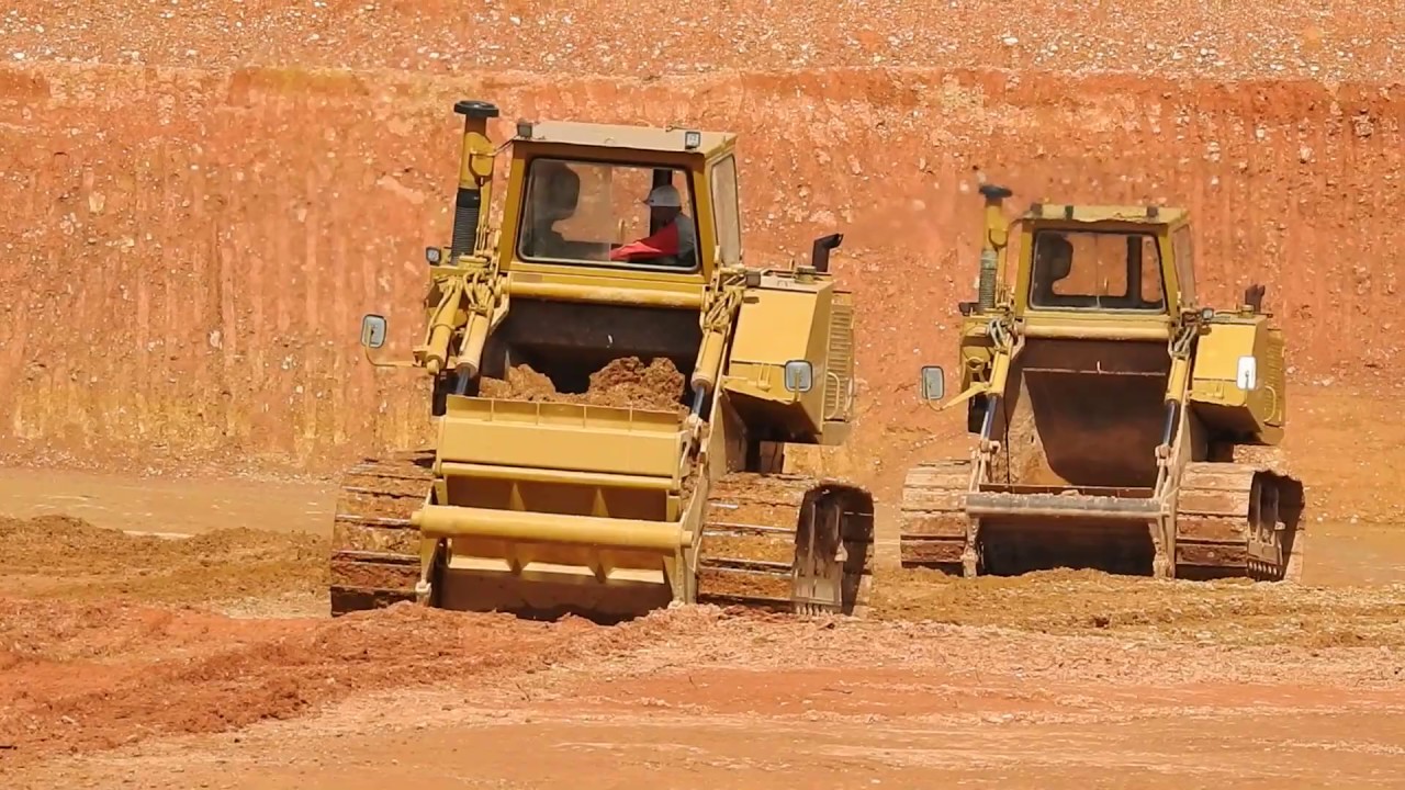 メンク(スクレープドーザ)施工その2 Scrapedozer - YouTube