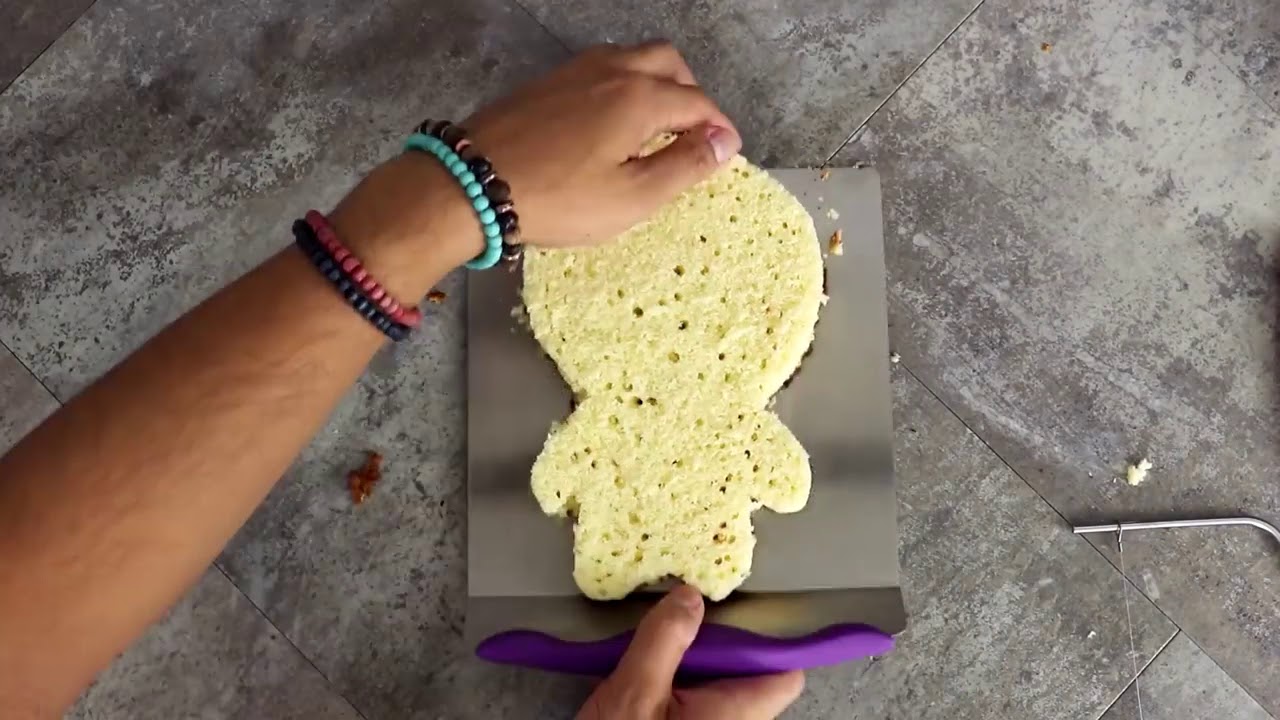 Pee these birthday cakes /decorating cakes - YouTube