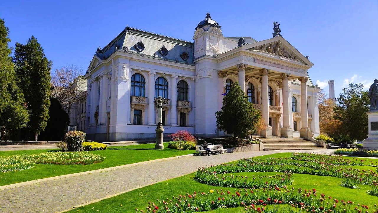 Iasi, A Serene Walk from Piata Unirii to Podu Ros - YouTube