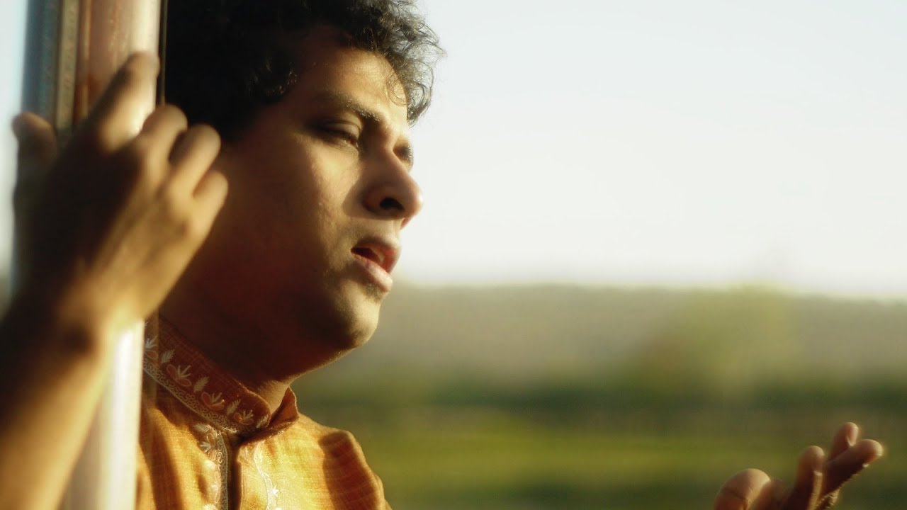 Mukund Dev singing Dhrupad(Documentary movie The Fake GURU,2015) - YouTube