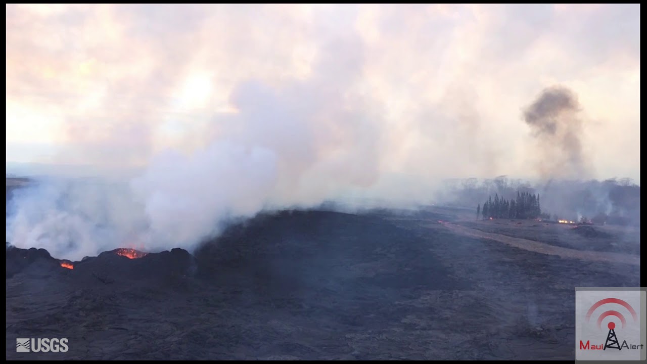 Big Island Volcano Continues to Erupt - YouTube