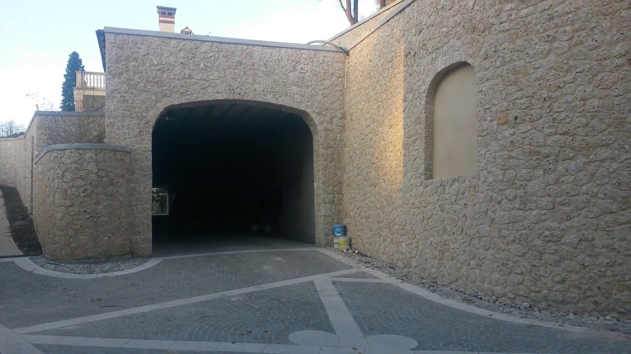 muratura faccia a vista .pietra locale "Puddinga" - YouTube