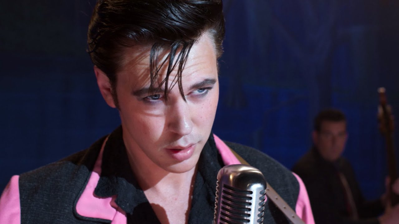 Austin Butler recreates Elvis's 1954 Hayride performance in ELVIS (2022 ...