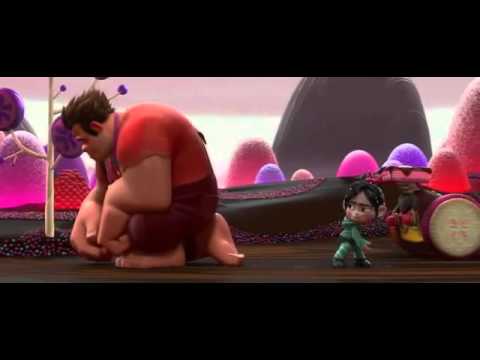 Ralph el demoledor - Ralph destruye el auto de Vanellope.