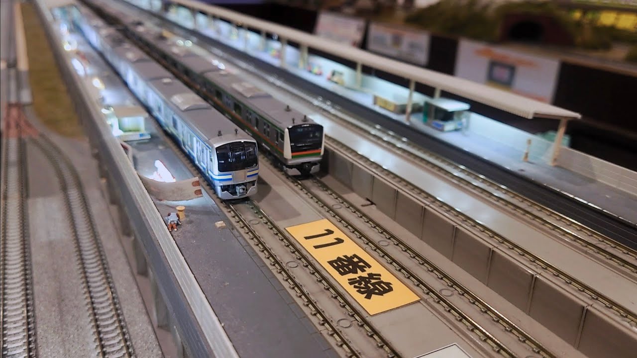 総武快速線・横須賀線E217系と上野東京ラインE233系3000番台のNゲージ走行シーン - YouTube