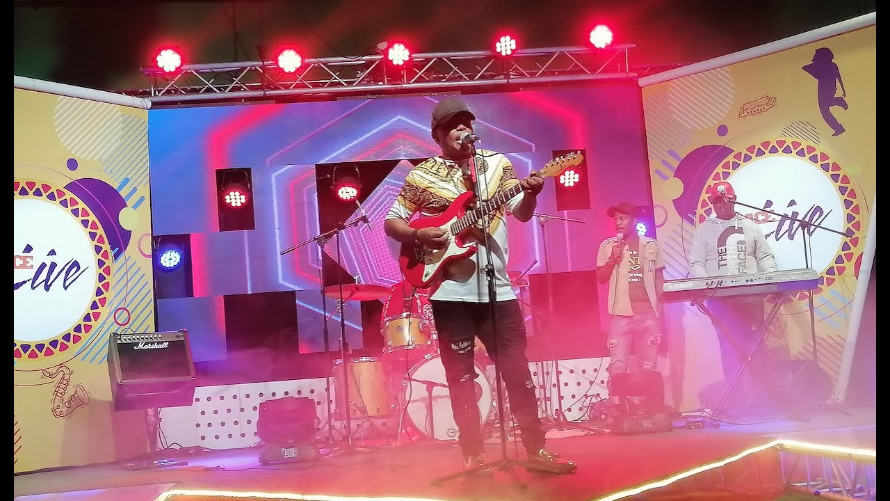 Mugithi wa andu agima ( Mike Rua Live) - YouTube