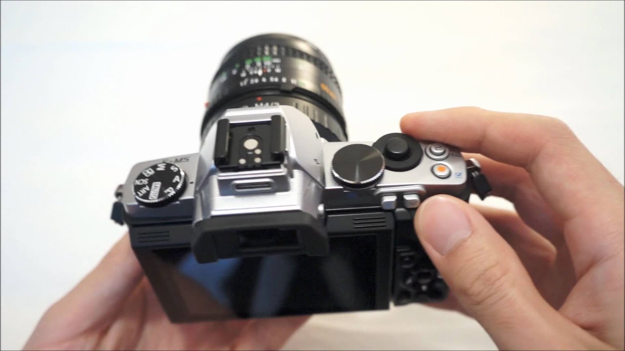 Olympus OM-D EM-5 Camera Review: Body Tour (Silver) - YouTube