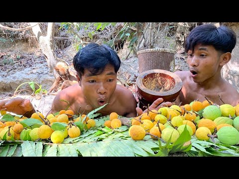We eat very delicious wild fruits, real natural wild fruits. #primitive ...