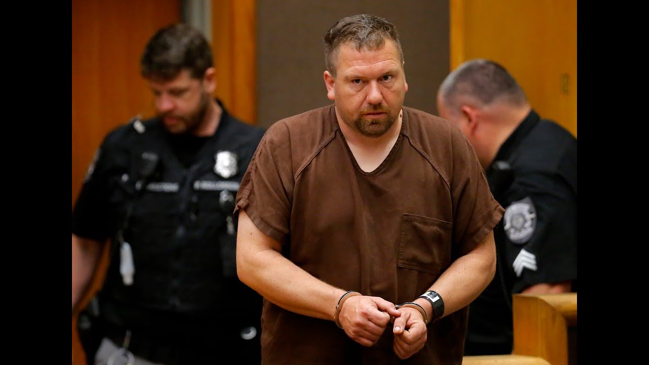 Murder suspect Christopher Calvert in court - YouTube