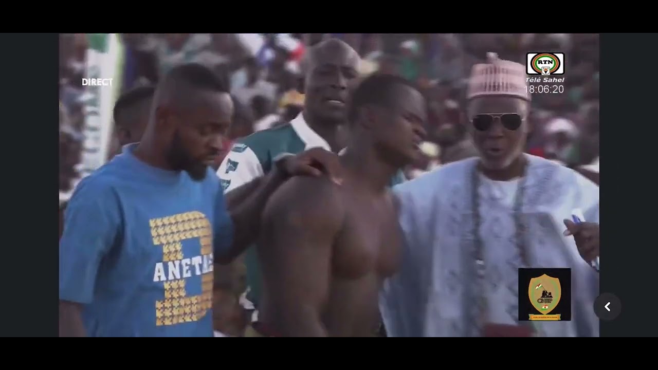 Isaka isaka vs zakirou Zakari - YouTube