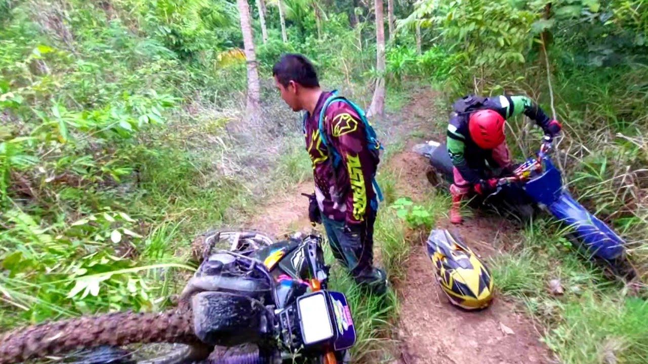 The Unslakable - YAMAHA DT 125 & Modified HONDA XRM - YouTube