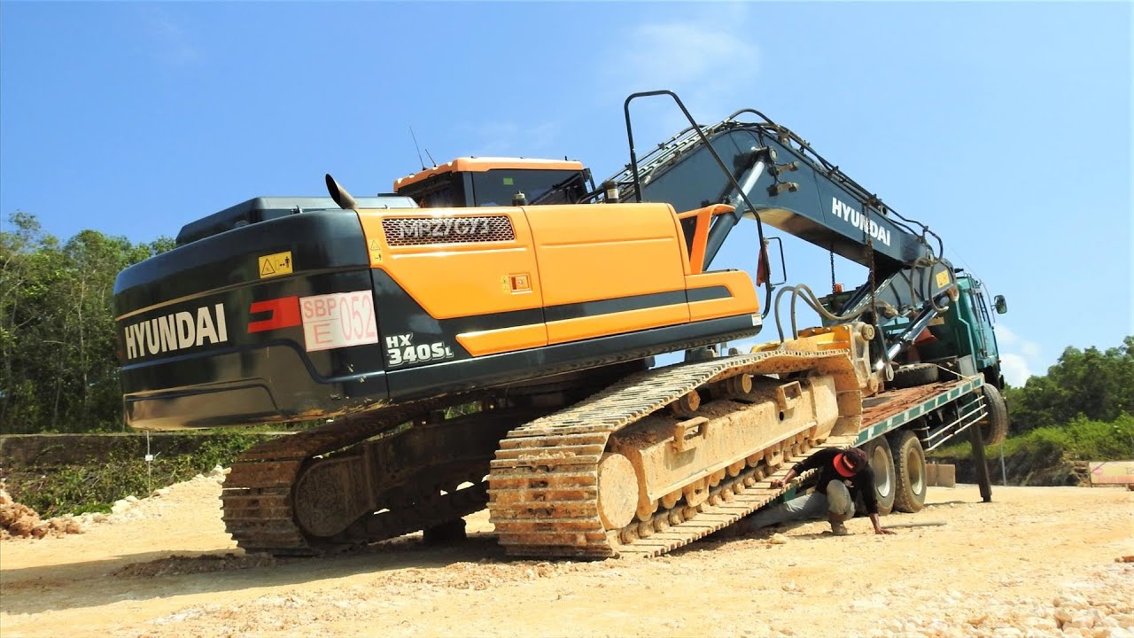 Oversize Load 33 Ton Excavator Transport With 10 Wheeler Fuso Self ...