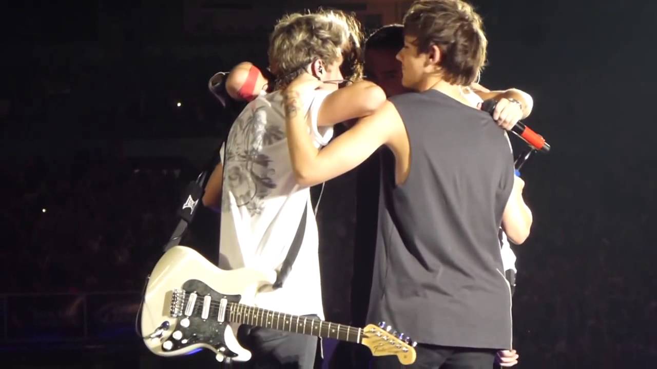 One Direction last group hug - YouTube