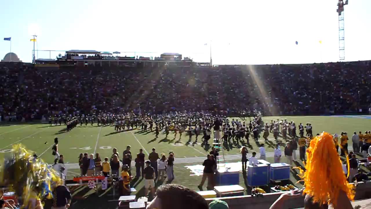 Cal Band Plays "Fight for California" - YouTube