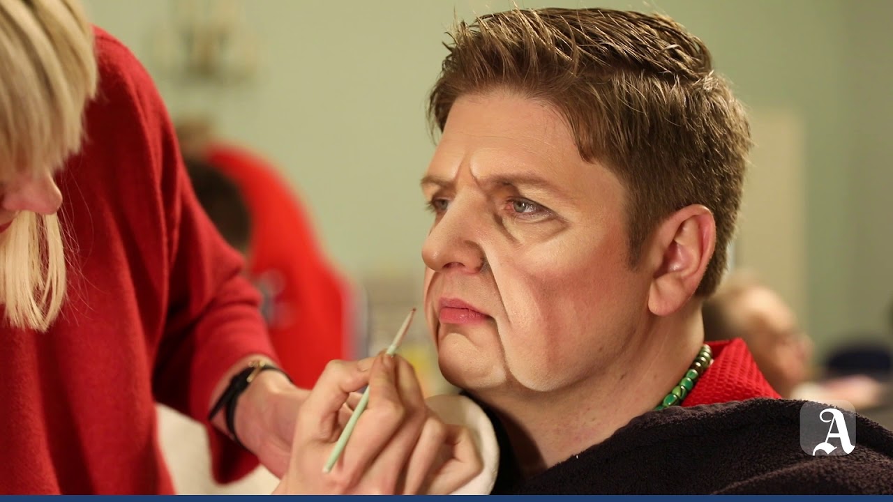 Mainz: Florian Sitte wird zu Angela Merkel - YouTube