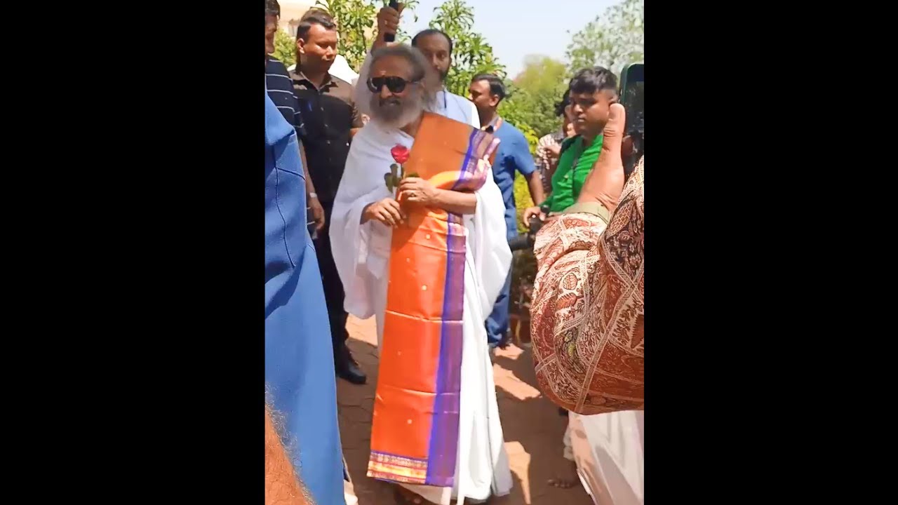 Morning Guru Darshan from Bangalore Ashram | Sri Sri Ravi Shankar ...