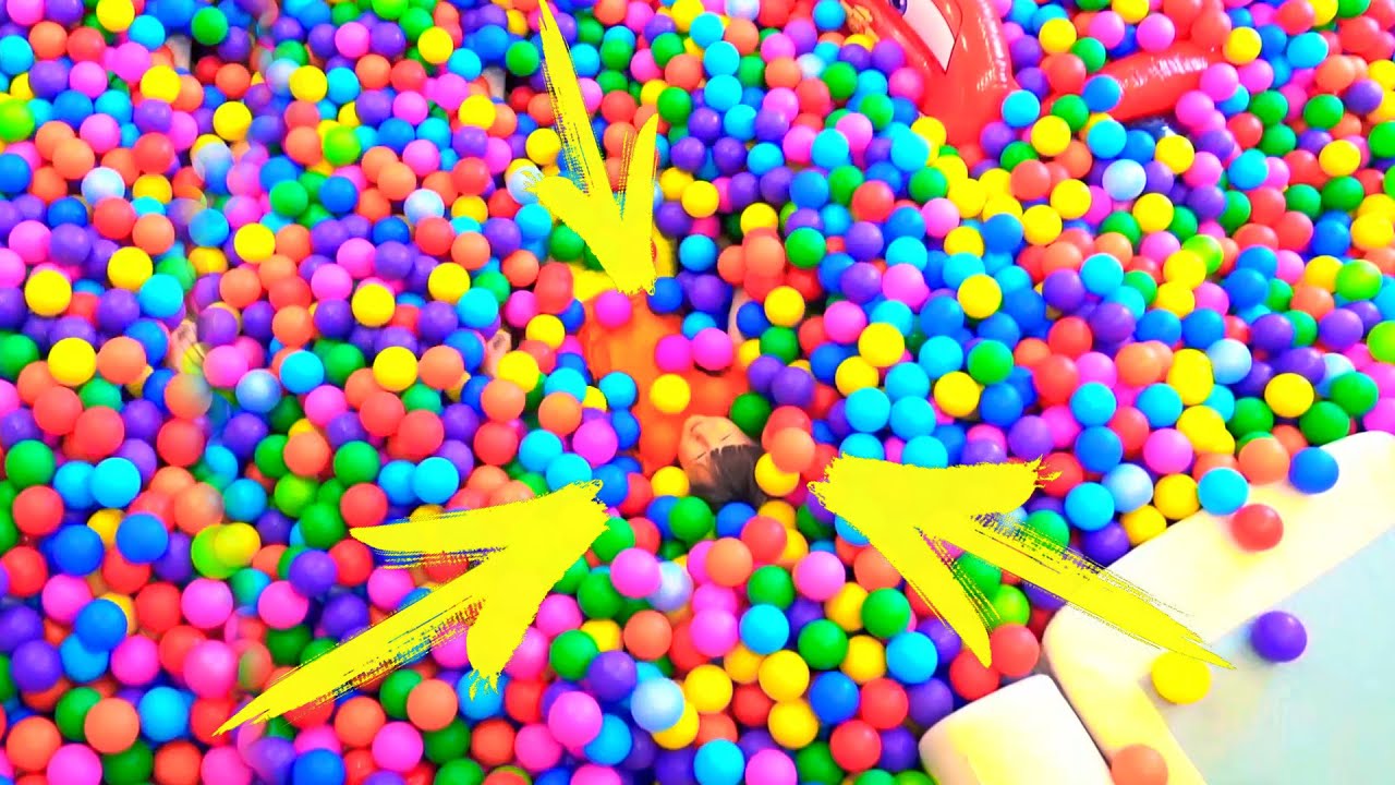 Super Senya and the House in Colored Balls - YouTube