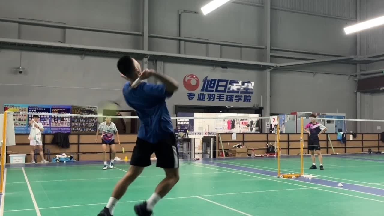头顶区劈吊小合集#羽毛球 #一起打羽毛球 #单打 #喂打球吗 #185体育生 - YouTube