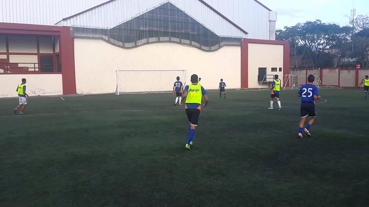 Espacio reducido Futbol - YouTube