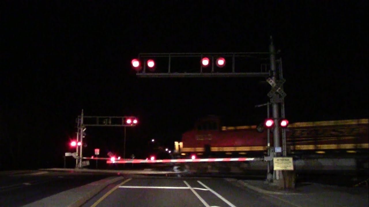 NS 48T w/ BNSF 6510, BNSF 5228, and BNSF 6663 at 9th Street in ...
