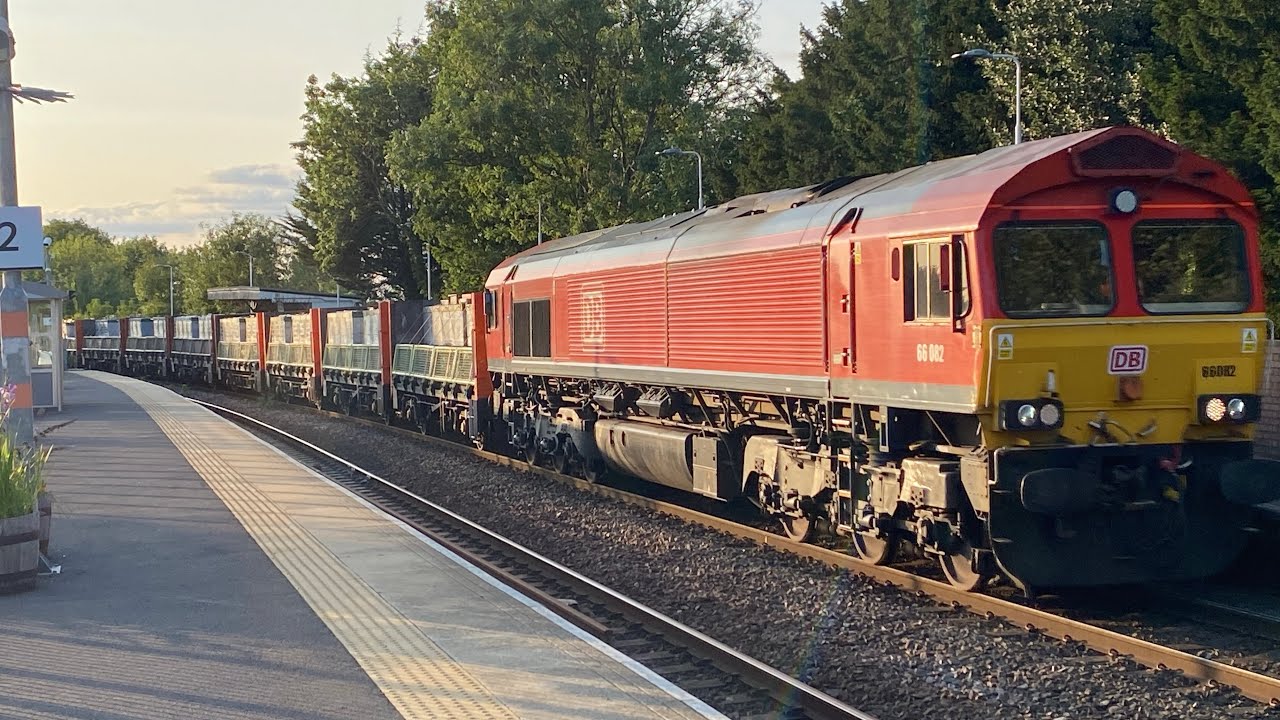 Super slow Plasmor blocks in real time 66082 DB cargo 6H86 fully loaded ...