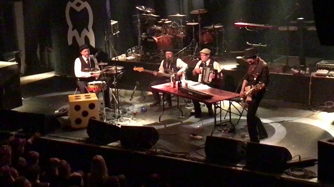 Eläkeläiset - Humpataan - LIVE 03/2017 - The Circus, Helsinki Finland ...