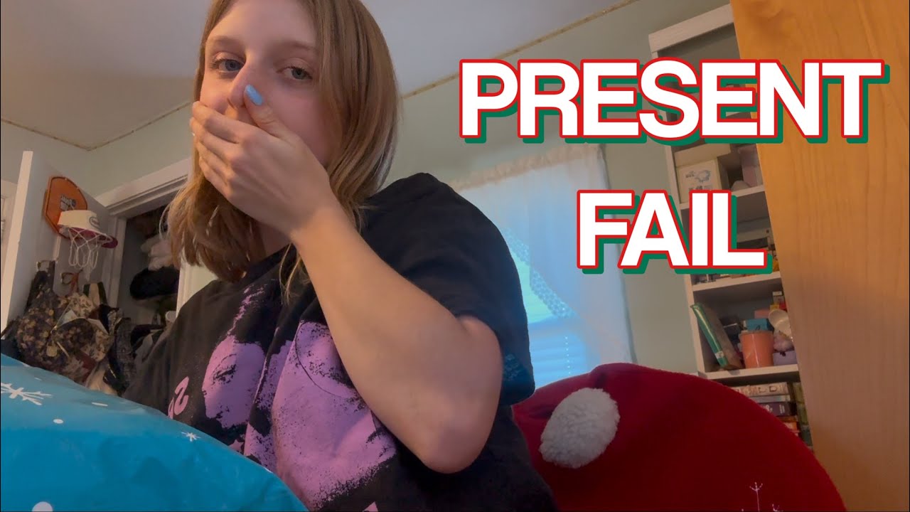 VLOGMAS DAY 8: christmas present fail, banana bread taste test ...